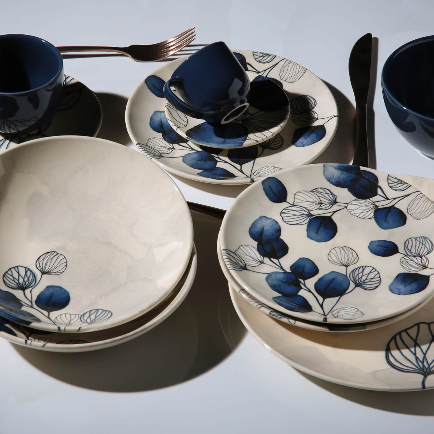 BLUE COUP DINNER PLATE